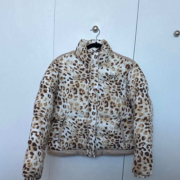 Oakley | Jackets & Coats | Nwt Oakley Cheetah Print Tnp Puffer Jacket ...